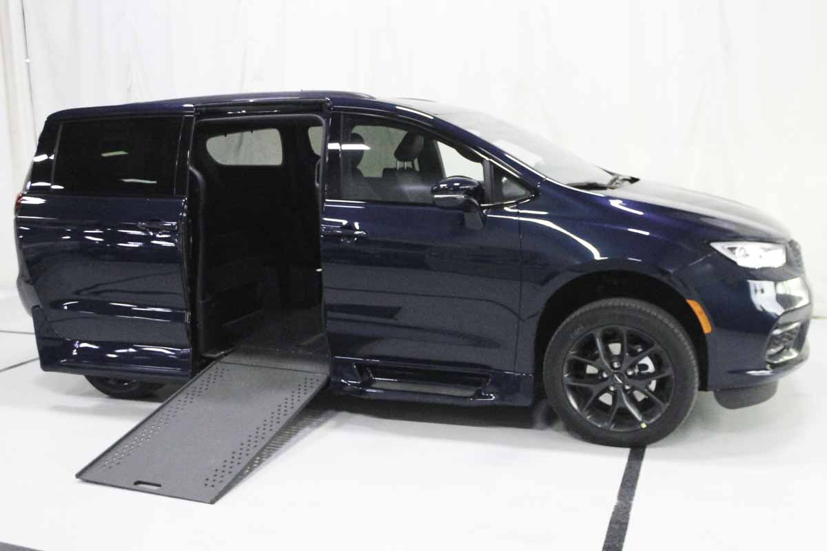 Pre-Order Your Wheelchair Accessible Vehicle from Rollx Vans