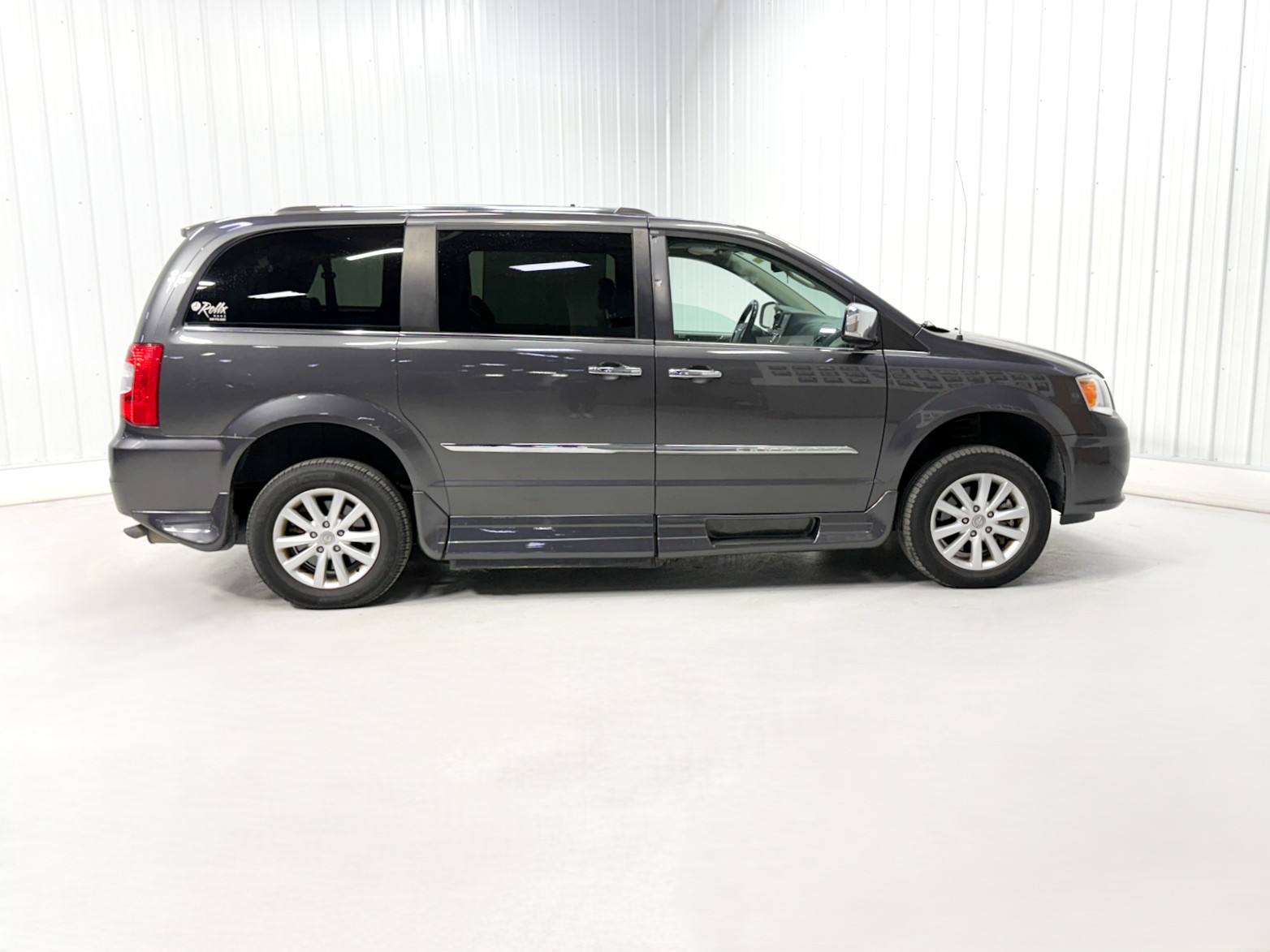 Used 2015 Chrysler T&c Wheelchair Van For Sale | #401514 | Rollx Vans