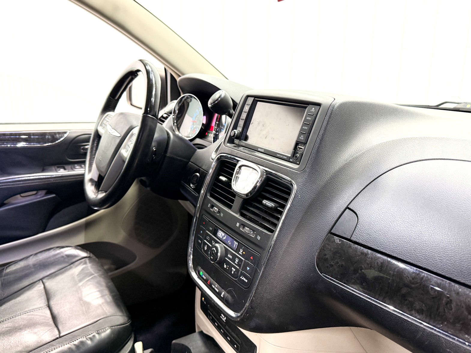 Used 2015 Chrysler T&c Wheelchair Van For Sale | #401514 | Rollx Vans