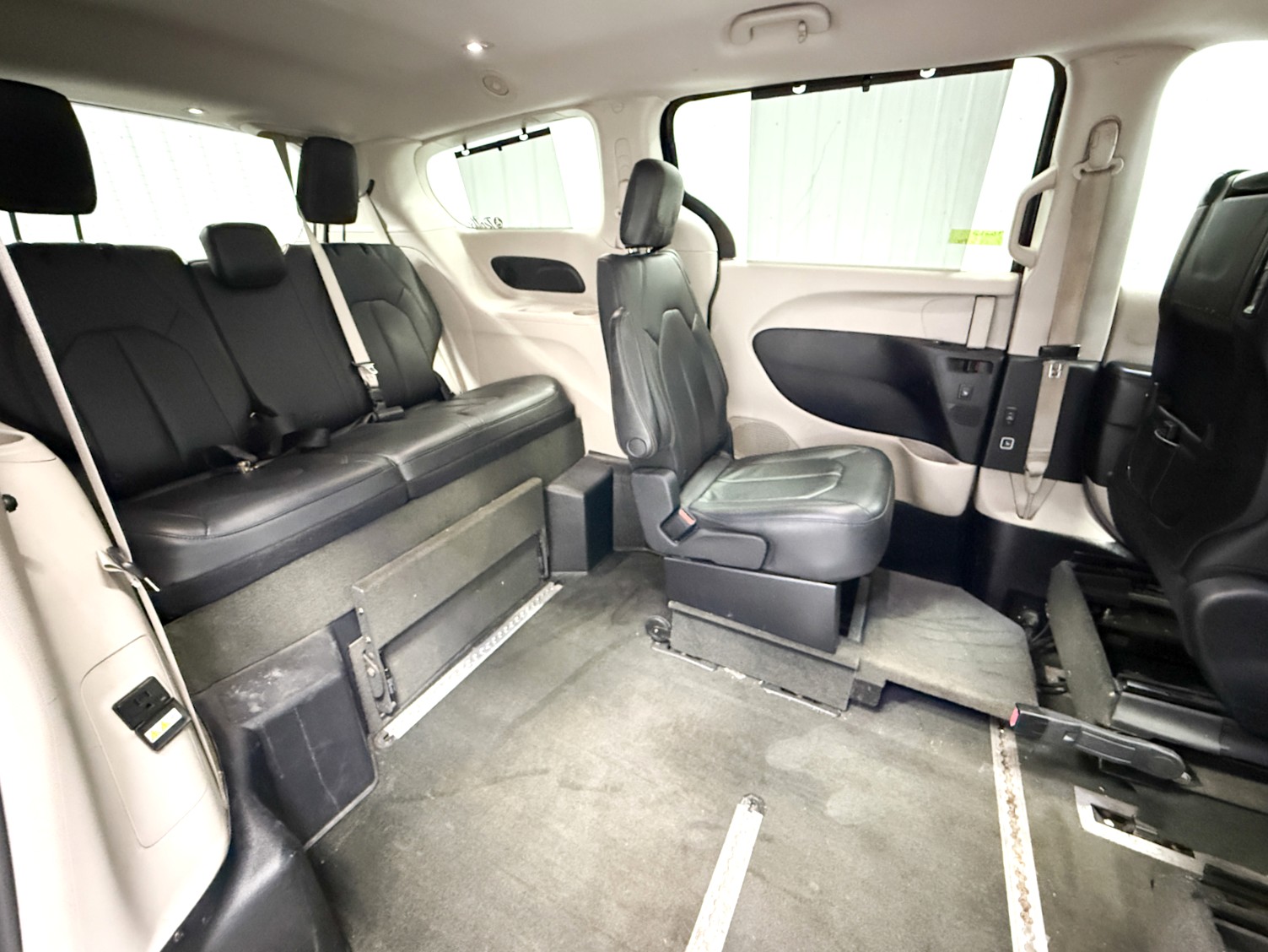 Used 2017 Chrysler Pacifica Wheelchair Van For Sale | #401545 | Rollx Vans