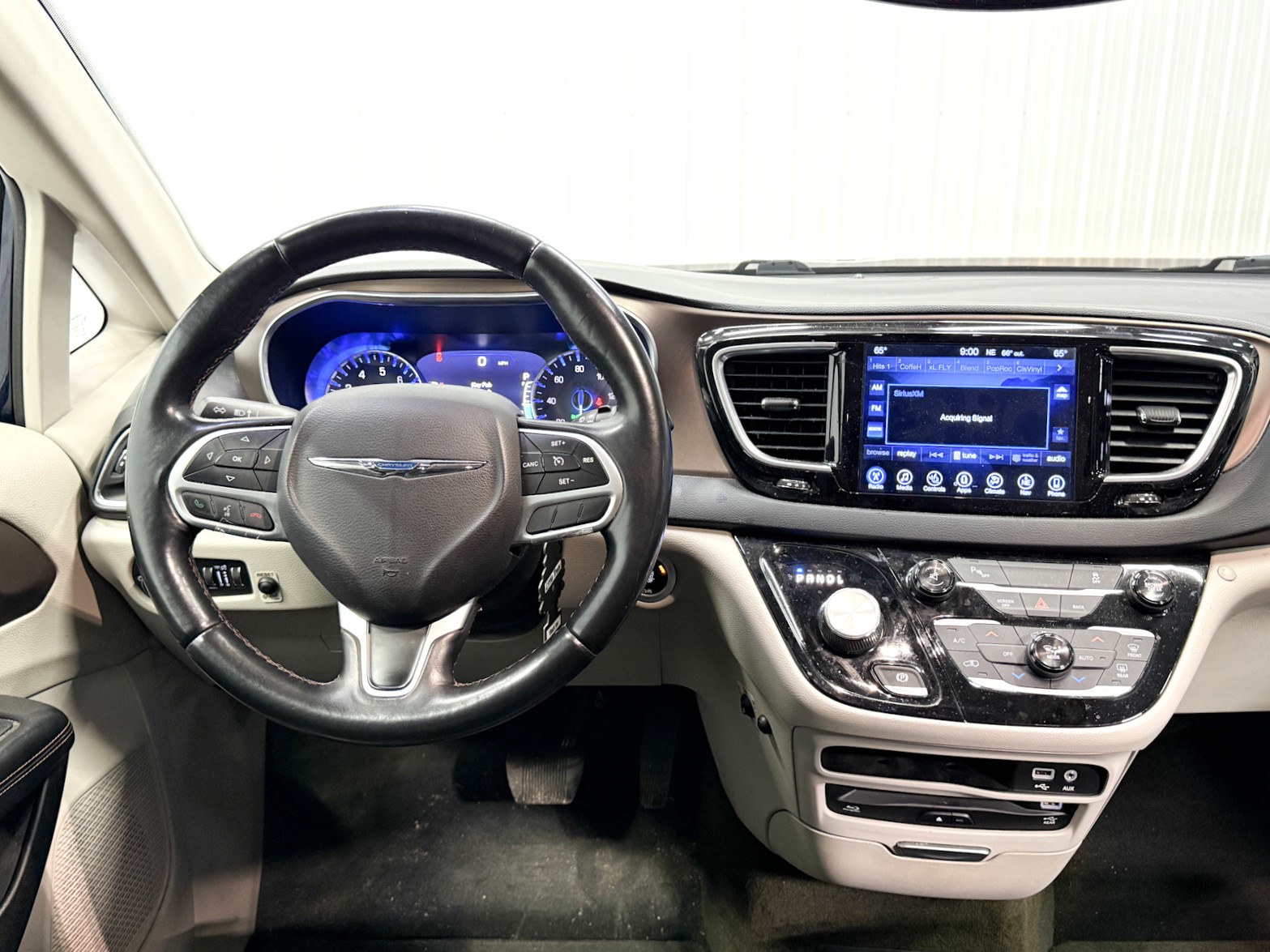 Used 2017 Chrysler Pacifica Wheelchair Van For Sale | #401545 | Rollx Vans